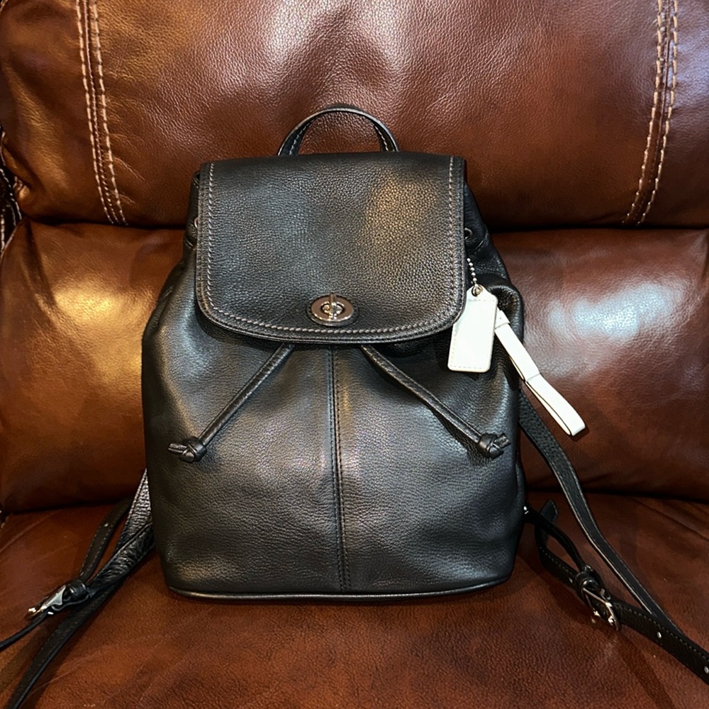 Vintage Coach Black Pebble Leather Turnlock Backpack - Gem